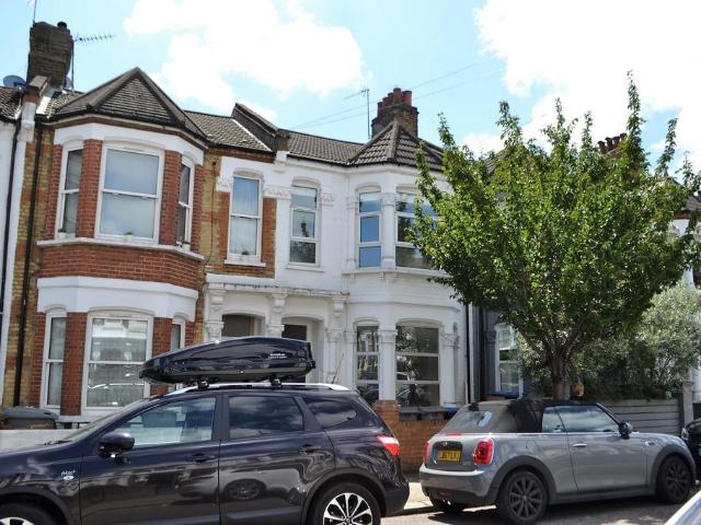 Purves Road, Kensal Green, London NW10 2 bed flat to rent £2,680 pcm £618 pw