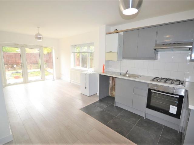 Purves Road, Kensal Green, London NW10, 2 bed flat to rent, £2,680 pcm | PrimeLocation