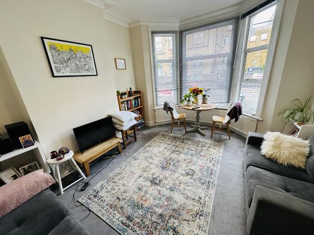 Purves Road, Kensal Rise NW10, 2 bed flat to rent, £2,500 pcm | PrimeLocation