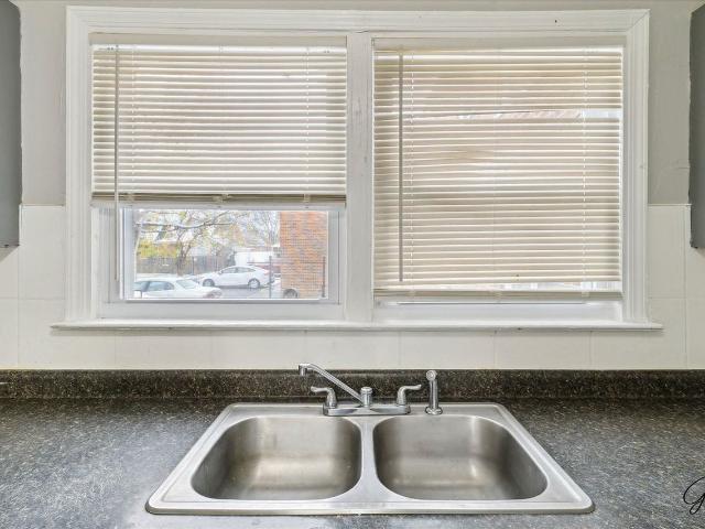 Puritan Manor 1 Bedroom Apartment for Rent at 15818 Puritan St, Detroit, MI 48227 Cerveny