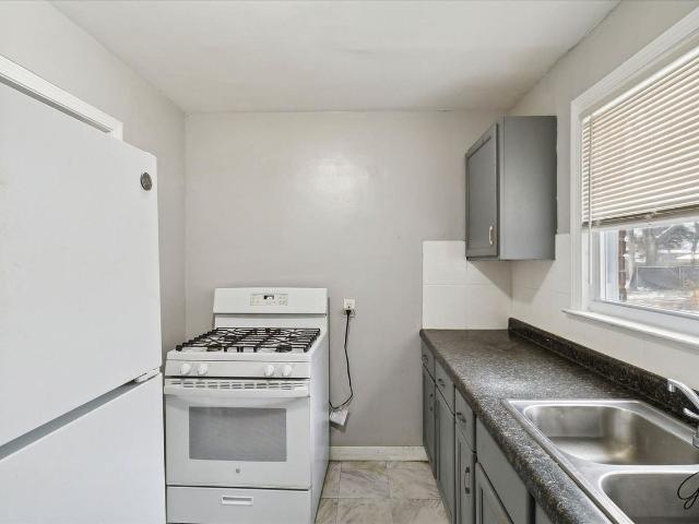 Puritan Manor 2 Bedroom Apartment for Rent at 15818 Puritan St, Detroit, MI 48227 Cerveny
