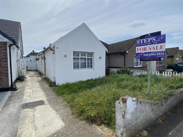 Purland Close, Dagenham 5 bed semi detached bungalow to rent £2,700 pcm £623 pw