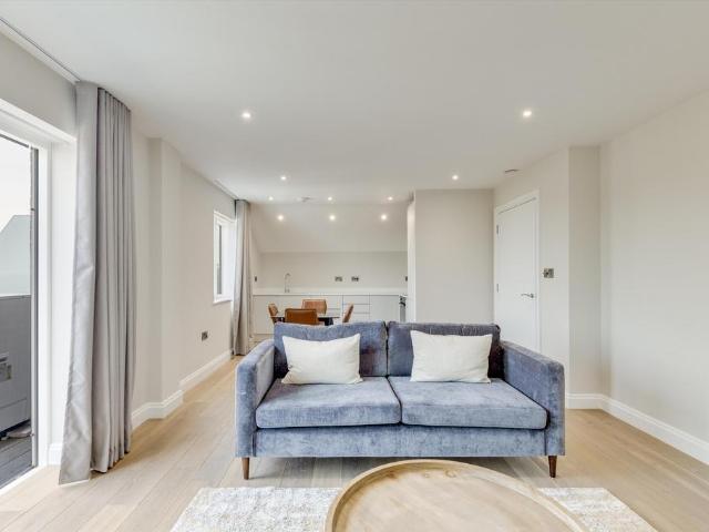 Purley Avenue, London, NW2 2 bed flat to rent £2,470 pcm £570 pw
