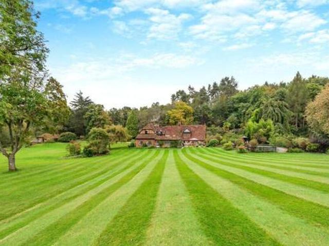 Puttenham Road, Seale, 4 Bedroom Detached