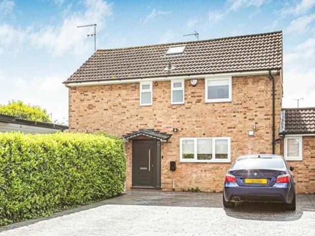 Puttocks Drive, Welham Green, 3 Bedroom End