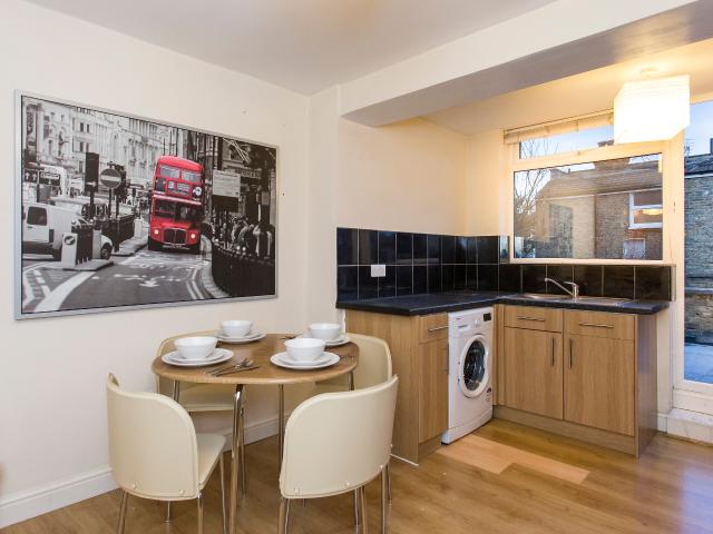 Putney Bridge 2, United_kingdom Room 2