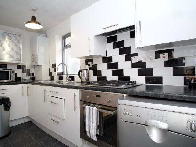 Putney Bridge 4, United_kingdom Room 2