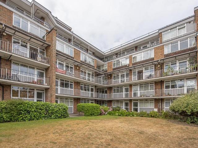 Putney Hill London SW15 1 bed flat to rent £2,000 pcm £462 pw