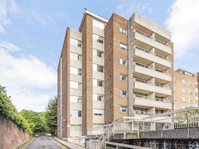 Putney Hill, London SW15 2 bed flat to rent £2,400 pcm £554 pw