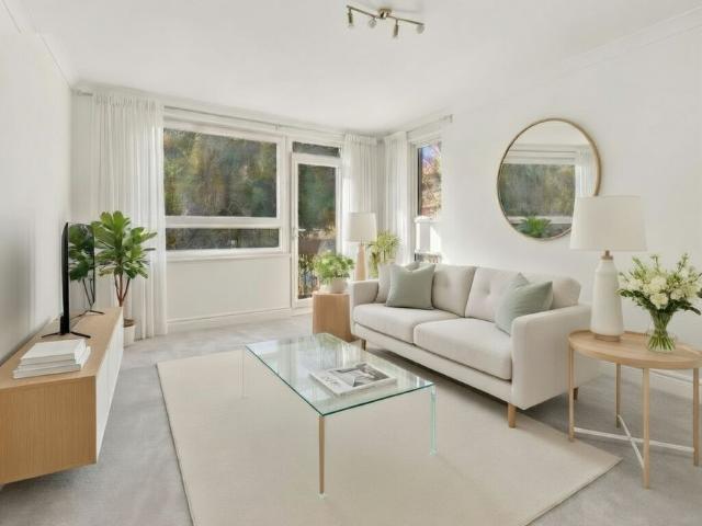 Putney Hill, London SW15, 2 bed flat to rent, £2,300 pcm | PrimeLocation