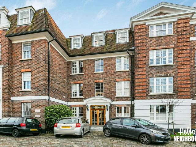Putney Hill, London, SW15 3 bed apartment to rent £3,300 pcm £762 pw