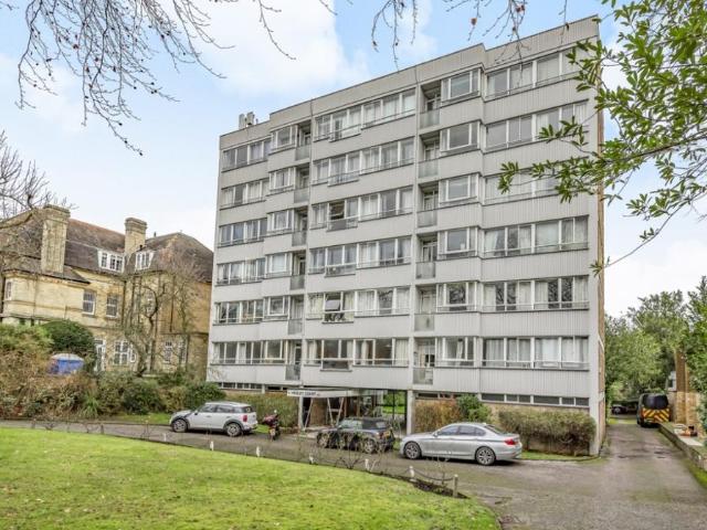 Putney Hill, Putney, London, SW15 3 bed flat to rent £2,600 pcm £600 pw