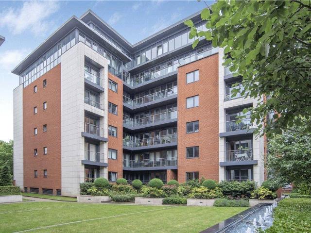 Putney Hill, Putney, SW15 2 bed apartment to rent £2,750 pcm £635 pw