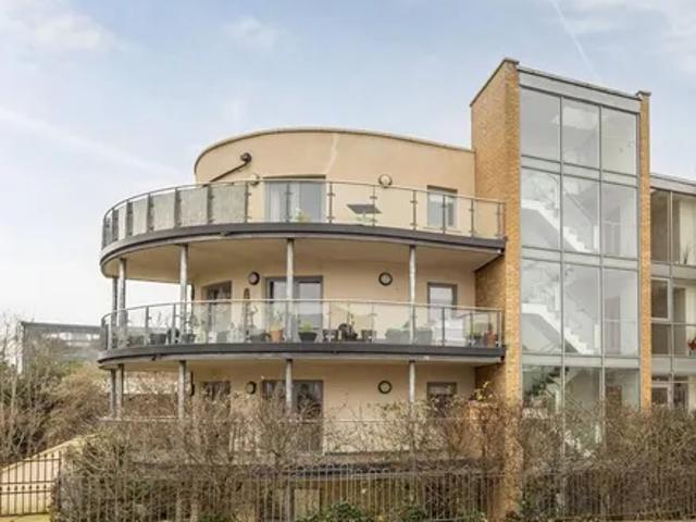 Putney Leisure Centre, Dryburgh Road, London, SW15 6HY, United Kingdom | 2 bed apartment for rent #138103370 | Rentberry
