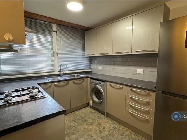 Putney, Putney, SW15 3 bed flat to rent £2,495 pcm £576 pw