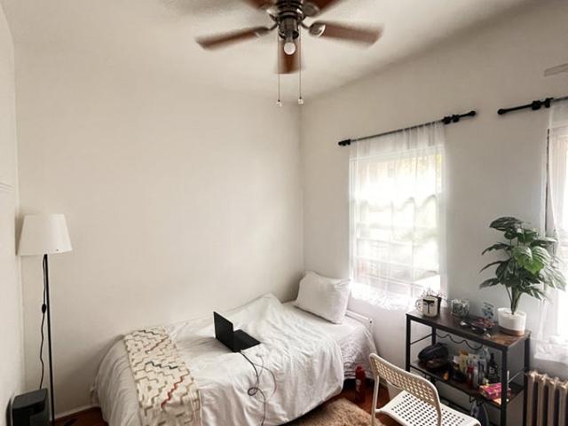 Pvt room in a 2bhk in Williamsburg Lorimer L