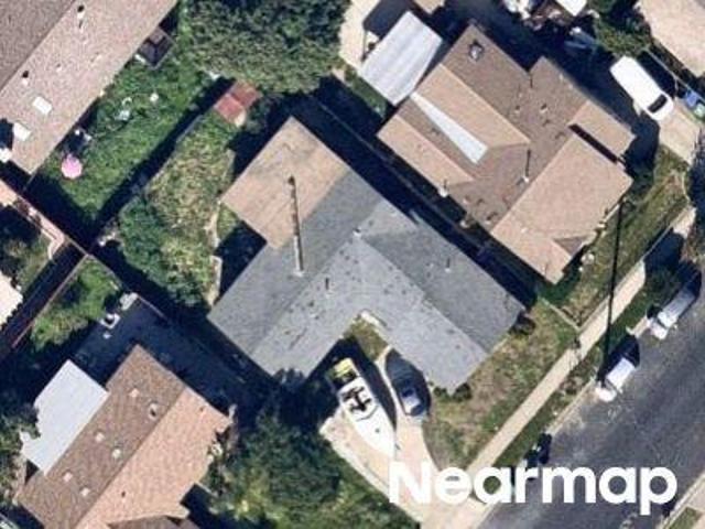 Pyramid St