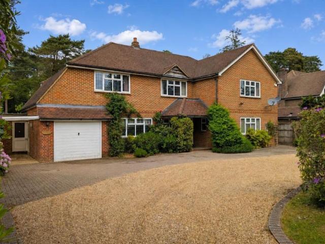 Pyrford Woods, Woking GU22 5 bed detached house to rent £5,500 pcm £1,269 pw