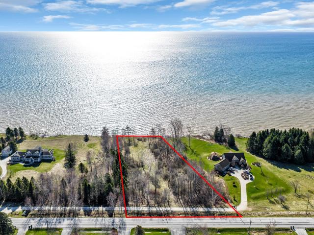 Q c Manitowoc, WI 54220 | MLS #1958 | Compass