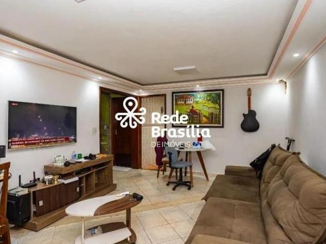 QC 6 Conjunto 9 | Casa Sobrado com 6 Quartos sendo 4 Suítes com 3 Vagas de Garagem Riacho Fundo II