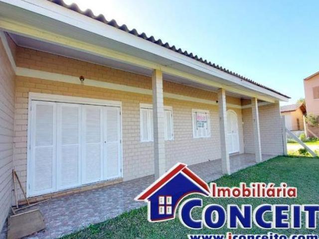 QC132 Excelente residência situada próxima à avenida principal