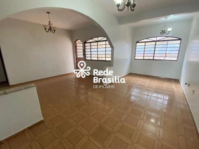 QD 2 Casa com 3 quartos 1 suíte 2 vagas aceita financiamento e FGTS Sobradinho