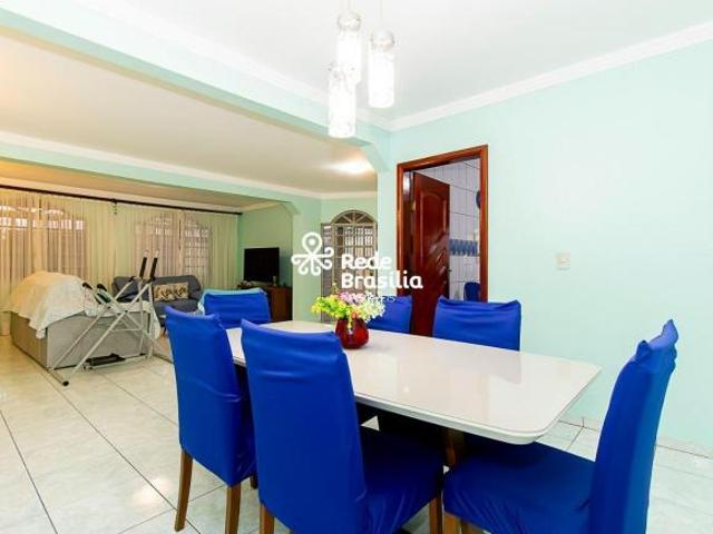 QE 46 | Casa Sobrado com 7 quartos sendo 3 suítes 4 vagas varanda Guará II