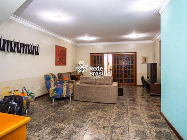 QE 4 | Casa Sobrado com terreno vazado 5 quartos sendo 2 suítes 4 vagas aceita financiamento