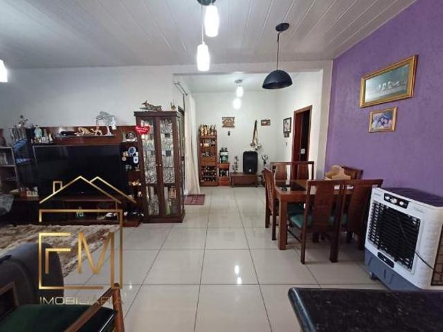 QE 4 CASA RESERVADA Lote de 200m2 Encantadora Casa amplo quintal com área de lazer