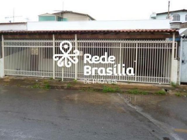 QE 9 | Casa térrea com laje em lote de 200m² | Guará