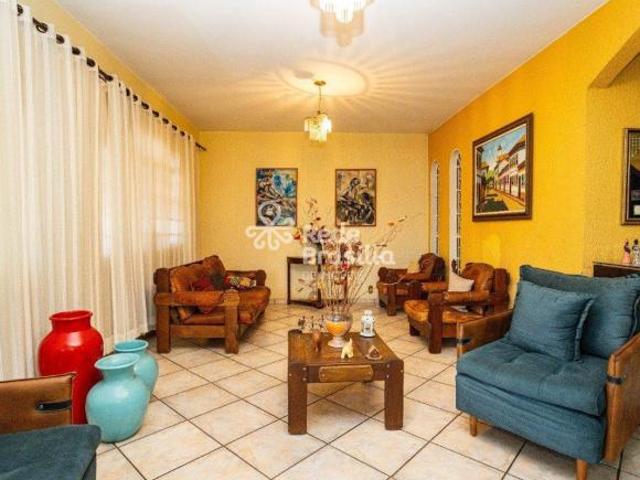 QE 09 Casa ampla e aconchegante com 4 quartos 2 suítes com varanda aceita financiamento Gu