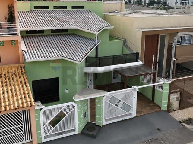 QE 17 Sobrado 5 quartos 2 suítes lote 200m2 380m2 de área construída lindo !