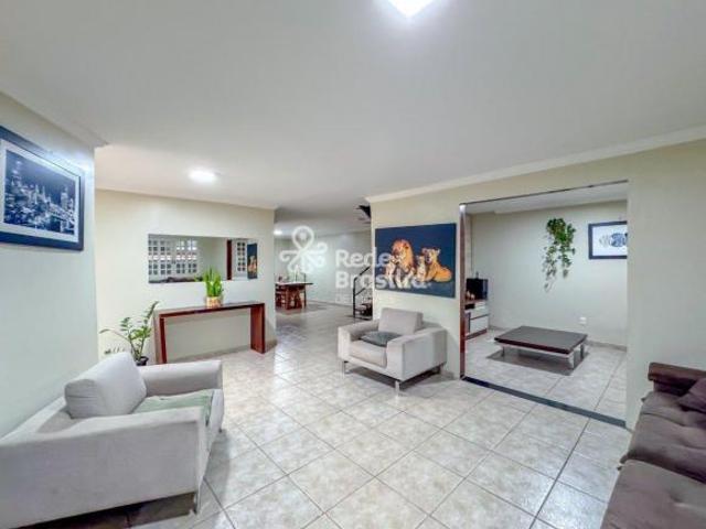 QE 15 CASA SOBRADO COM TERRAÇO 05 QUARTOS 3 SUÍTES ACEITA FINANCIAMENTO E FGTS