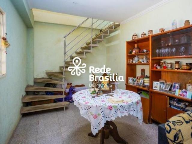 QE 15 Casa sobrado com 9 quartos sendo 1 suíte 5 vagas de garagem estuda permuta Guará II