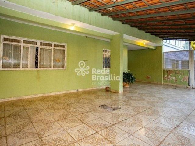 QE 19 CASA COM 03 PAVIMENTOS À VENDA 06 QUARTOS SENDO 02 SUÍTES ACEITA FINANCIAMENTO GUARÁ