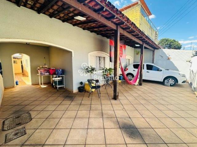 QE 19 CASA COM LAJE LOTE 200 METROS 4 QUARTOS 1 SUÍTE ACEITA FINANCIAMENTO E FGTS