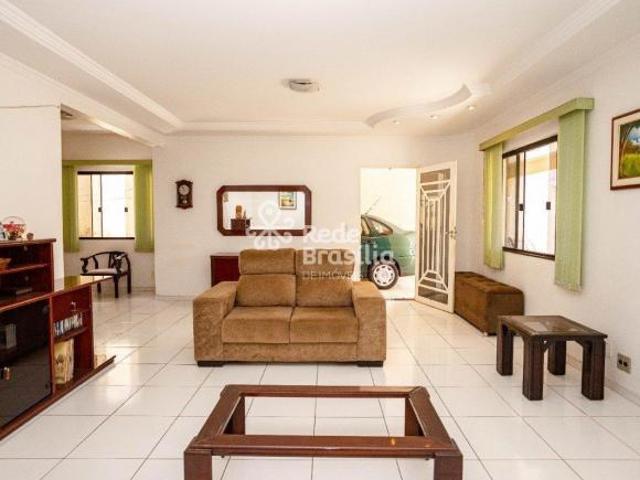 QE 19 | Casa Sobrado 8 Quartos sendo 3 suítes Aceita Financiamento Guará II