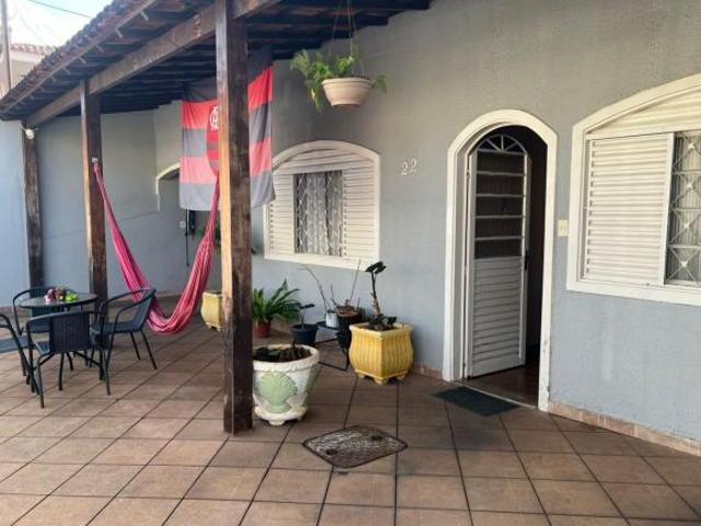 QE 19 CONJUNTO F. CASA TÉRREA NA LAJE. 200 M²