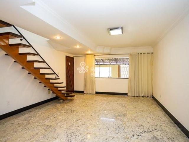 QE 26 CASA COM 02 PAVIMENTOS 05 QUARTOS SENDO 04 SUÍTES ESPAÇO GOURMET COM CHURRASQUEIRA A