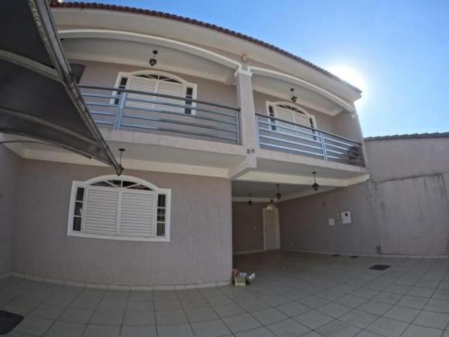 QE 26 CASA REFORMADA, 04 SUITES ARMARIOS, LOTE 200 M²