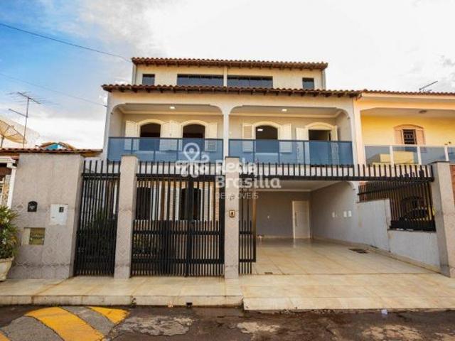 QE 26 | Casa Sobrado 5 Quartos sendo 1 suíte Reformado DCE Aceita Financiamento FGTS Guará
