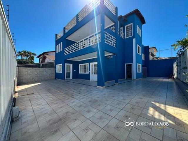 QE 26 Excelente casa de alto padrão na QE 26 Ampla funcional e com terraço gourmet