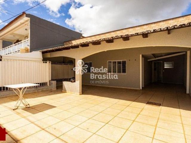 QE 30 | Casa 3 Quartos sendo 1 suíte Edícula 2 Vagsa Aceita Financiamento e FGTS Guará II