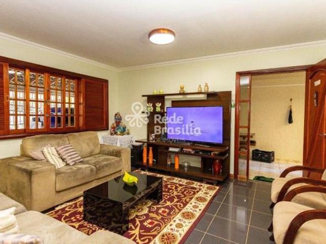 QE 34 | Casa Térrea 3 Quartos sendo 1 suíte Churrasqueira Aceita Financiamento FGTS Guará II