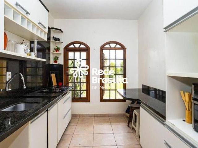 QE 36 | Casa Sobrado com 9 quartos sendo 2 suítes varanda 3 vagas Guará II