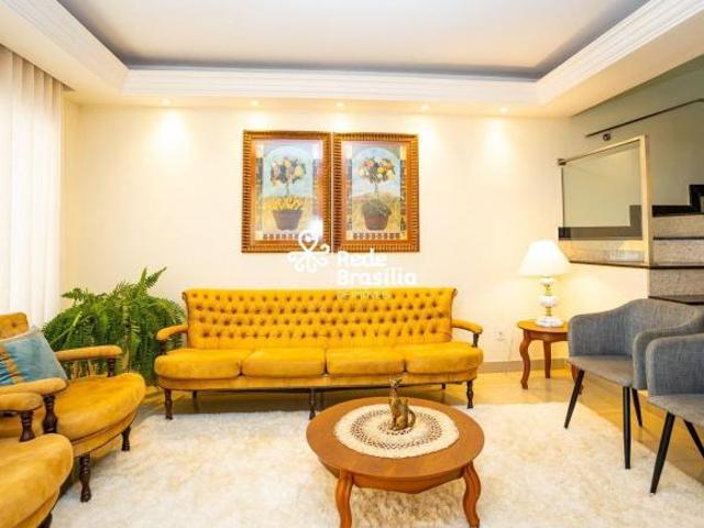 QE 38 | Casa Sobrado com 3 Quartos sendo 1 suíte com 2 Vagas de Garagem Aceita Financiamento G