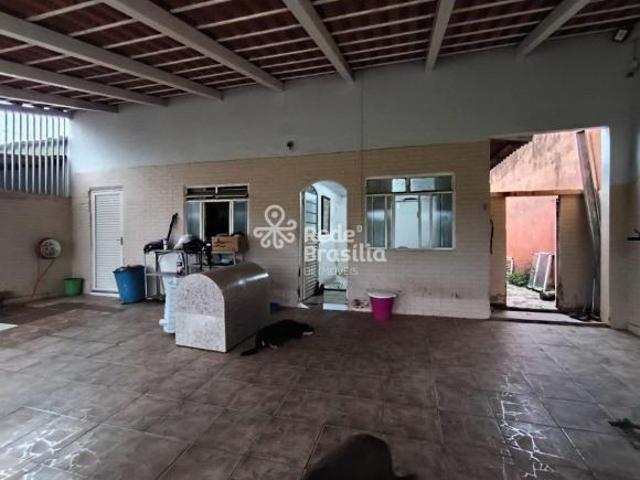 QI 5 Casa com 6 quartos 3 vagas aceita financiamento e FGTS Guará I