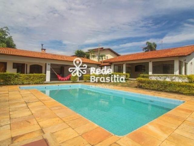 QI 7 Casa à venda com 4 quartos, sendo 2 suítes e área de lazer Lago Norte Brasília/DF