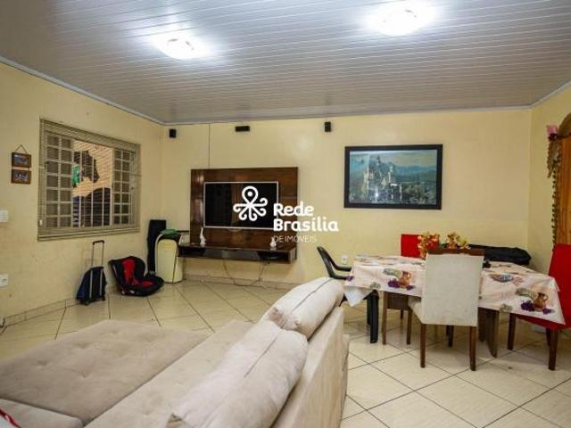 QI 06 | Casa térrea com 6 quartos sendo 3 suítes 2 vagas aceita financiamento e FGTS Guará I