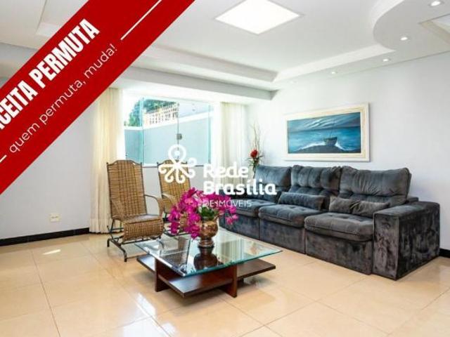 QI 18 | Casa Sobrado com 4 quartos sendo 3 suítes varanda 5 vagas aceita financiamento est